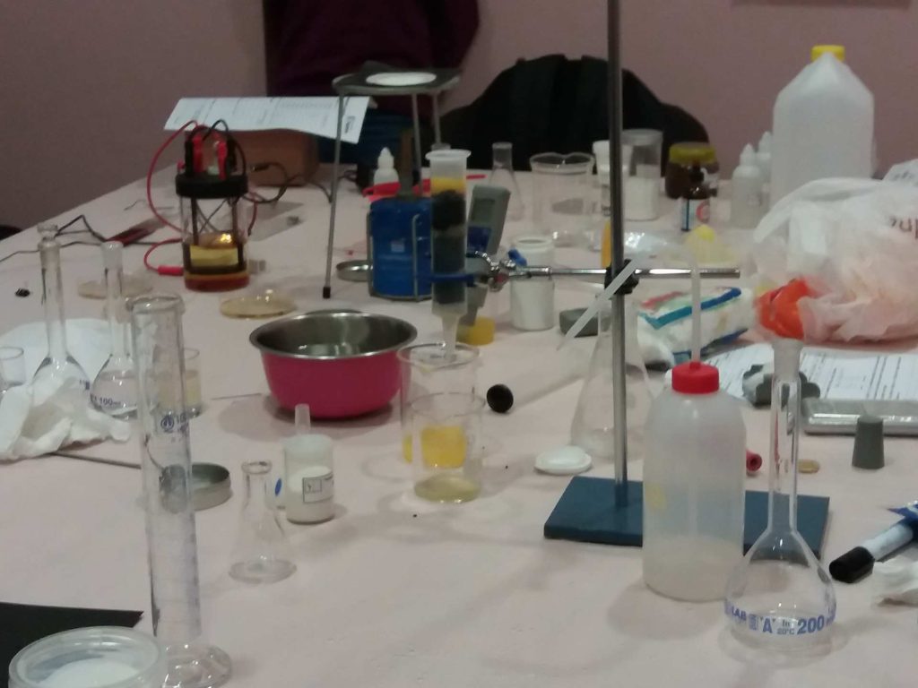 ΠΕΙΡΑΜΑ ΧΗΜΕΙΑΣ "ΣΥΣΤΑΣΗ ΥΛΙΚΩΝ ΣΩΜΑΤΩΝ-ΔΙΑΛΥΜΑΤΑ" ΑΠΟ ΤΟΝ ΚΑΘΗΓΗΤΗ ...